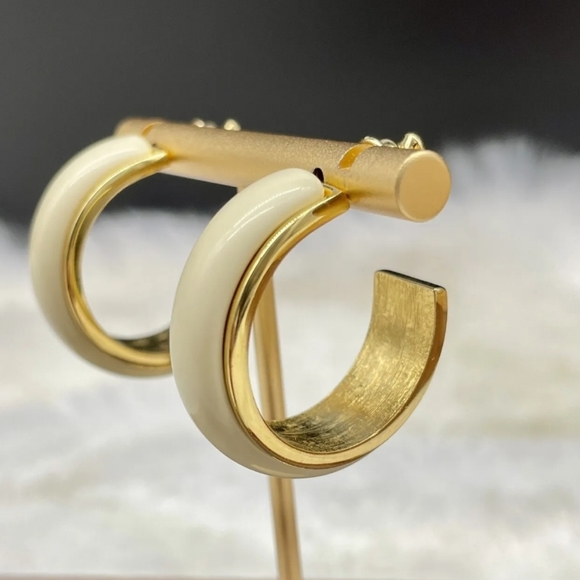 Avon | Jewelry | Vintage Avon Signed Beige And Goldtone Hoop Earrings ...